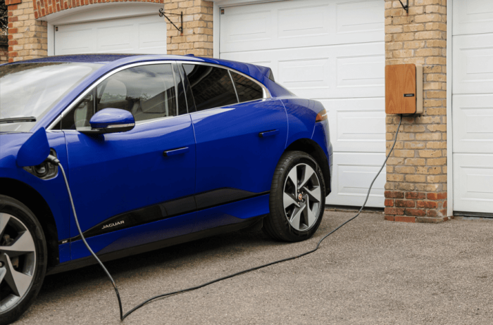 Charger Mobil Listrik: Bagaimana Cara Pakai & Biaya Pasang di Rumah ...